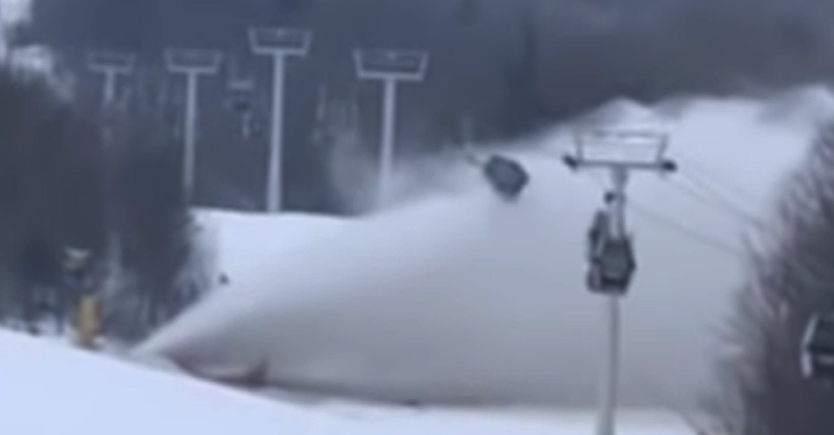 Le canon à neige pète un câble